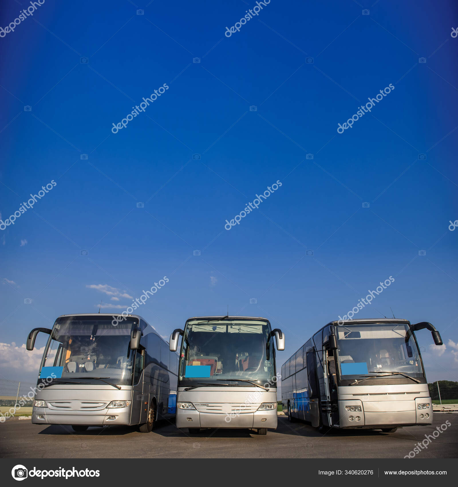 Three buses staying in the parking lot Front Way — Stock Photo © Med ...