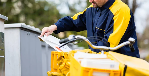 Oficio cartero fotos de stock, imágenes de Oficio cartero sin royalties ...