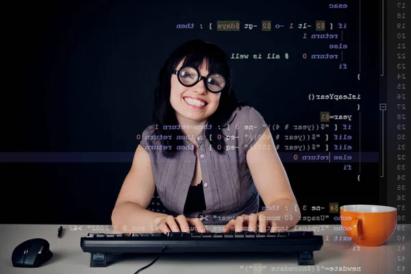 Mujer programando fotos de stock, imágenes de Mujer programando sin royalties | Depositphotos