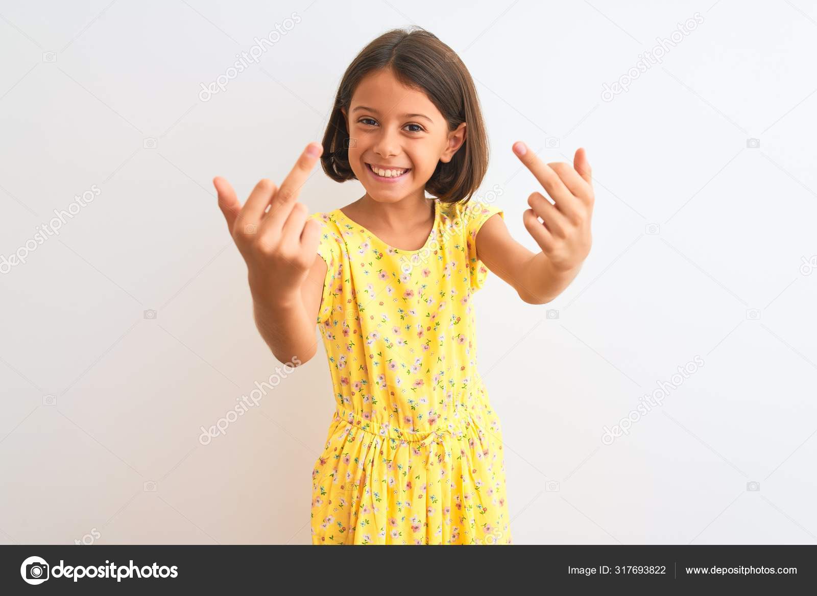 Joven Niña Hermosa Con Vestido Floral Amarillo Pie Sobre Fondo — Foto de stock © Krakenimages ...