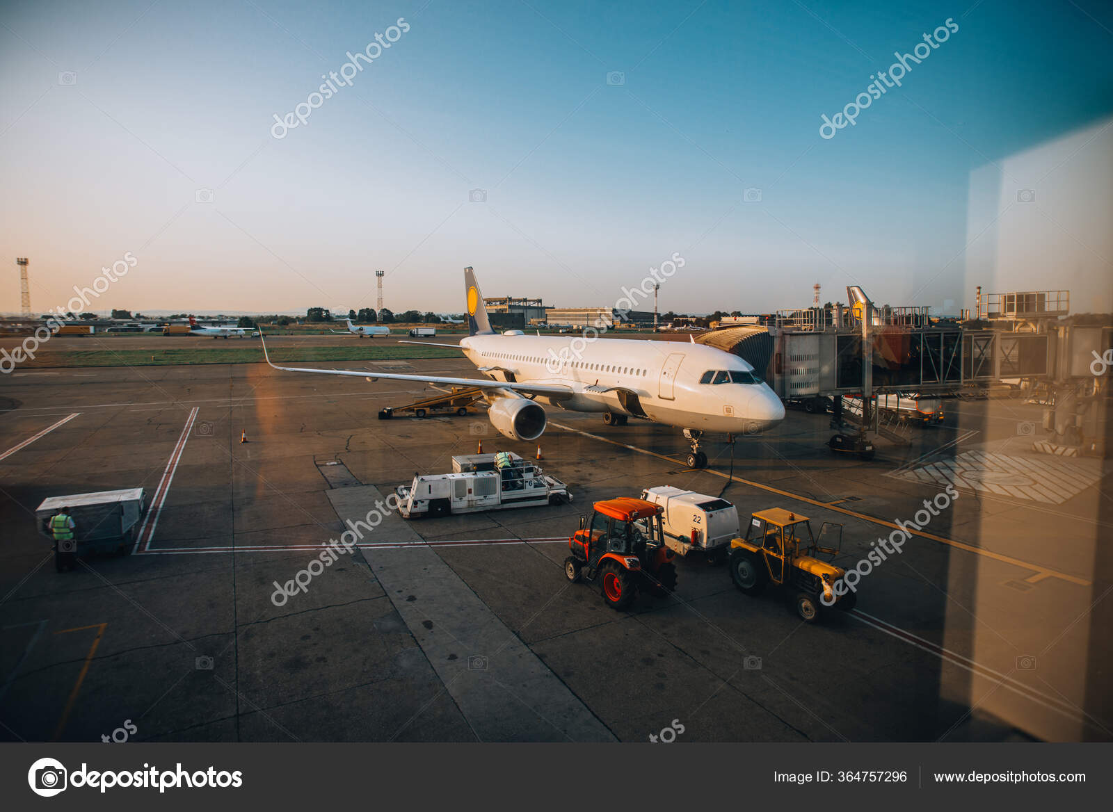 Big Airplane Jet Bridge Ready Boarded Passangers Airport – Stock ...