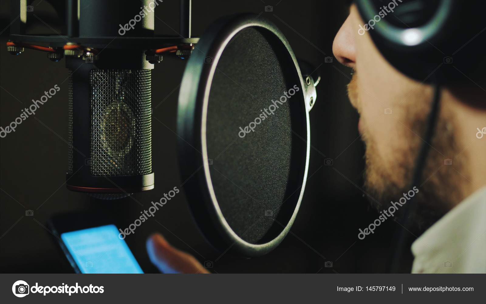 Professional Microphone in recording studio. — Stock Photo ...