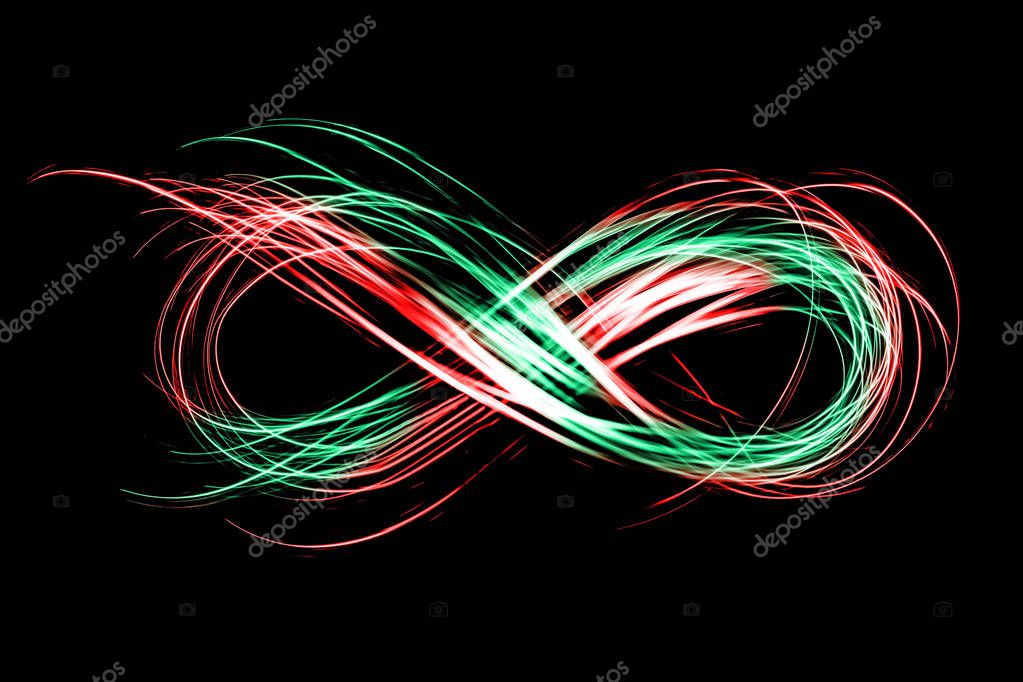 signo de infinito creado por verde rojo neón congelar la luz sobre un ...
