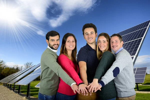 Energía solar familia Stock Photos, Royalty Free Energía solar familia ...