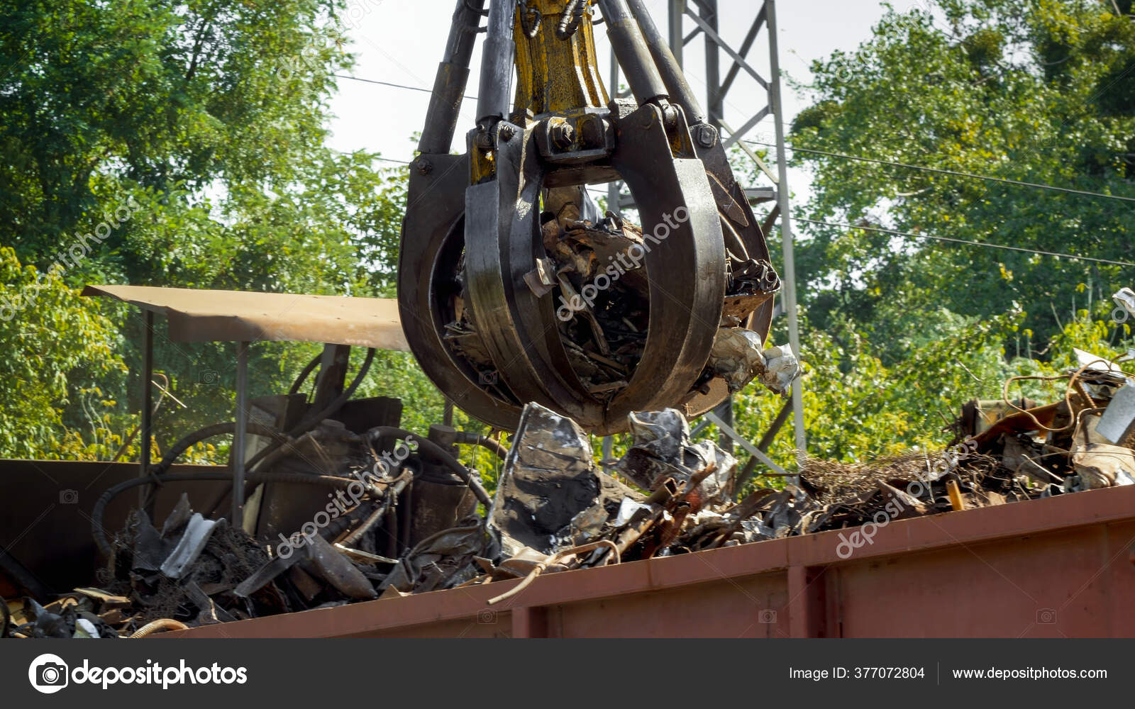 Special hydraulic claw lifting and destroying metal on scrapyard Stock ...