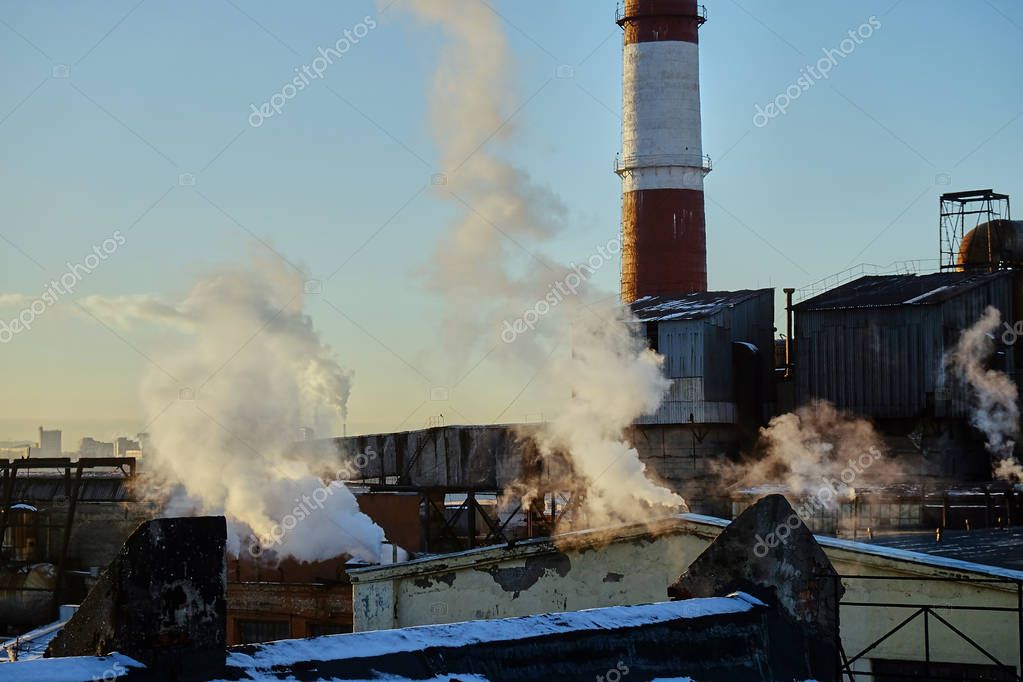 humo grueso que eructa de las chimeneas de f brica 2024