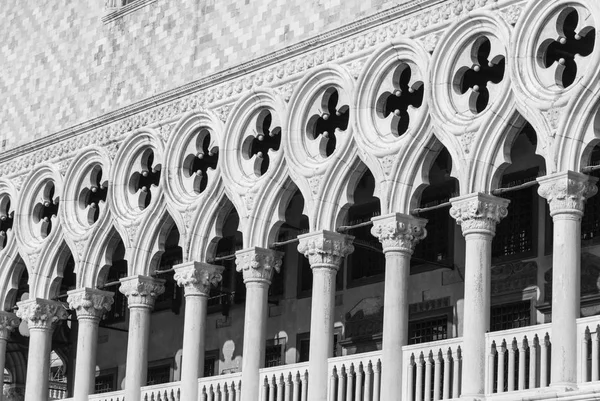 Imágenes de Columnas goticas, fotos de Columnas goticas sin royalties ...