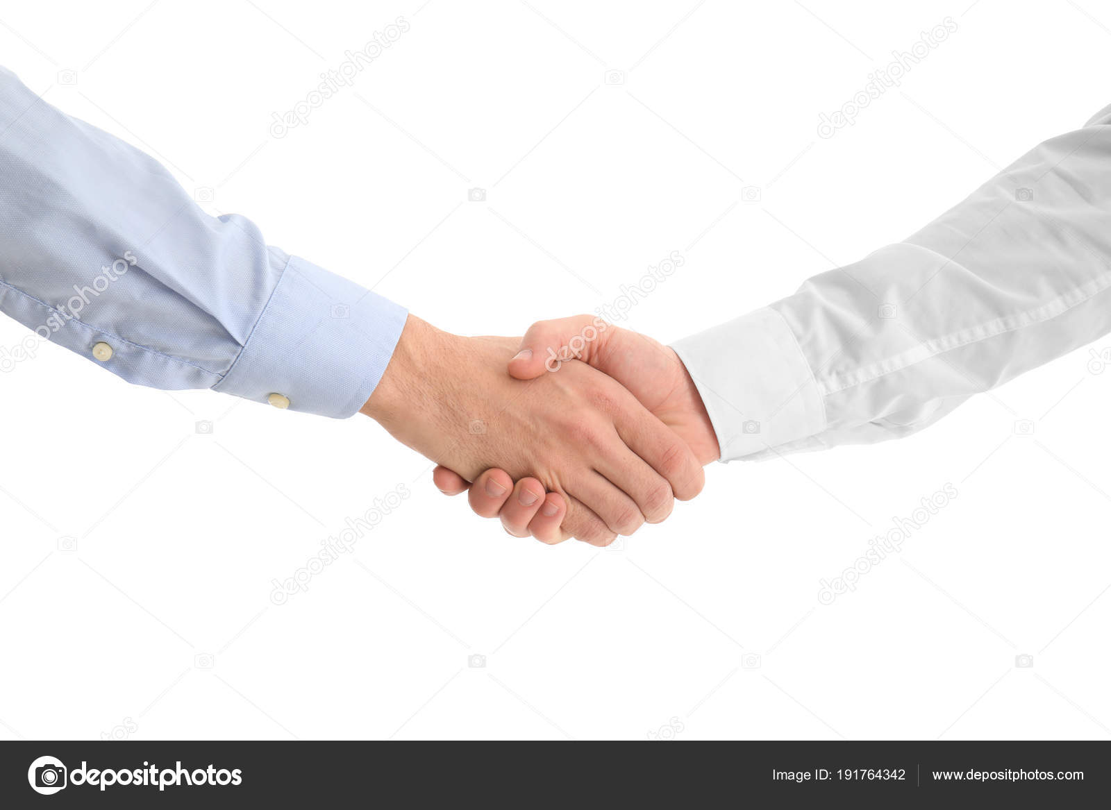 Dos jóvenes estrechando las manos sobre fondo blanco: fotografía de ...