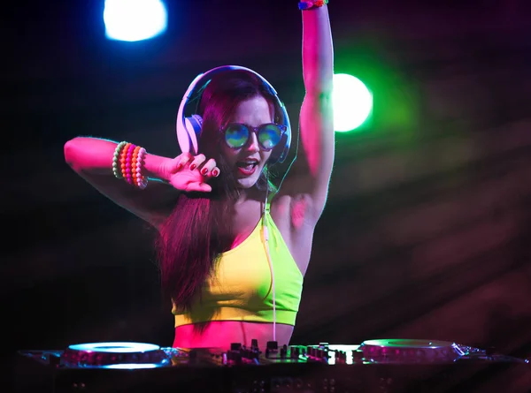 Mujeres dj fotos de stock, imágenes de Mujeres dj sin royalties ...