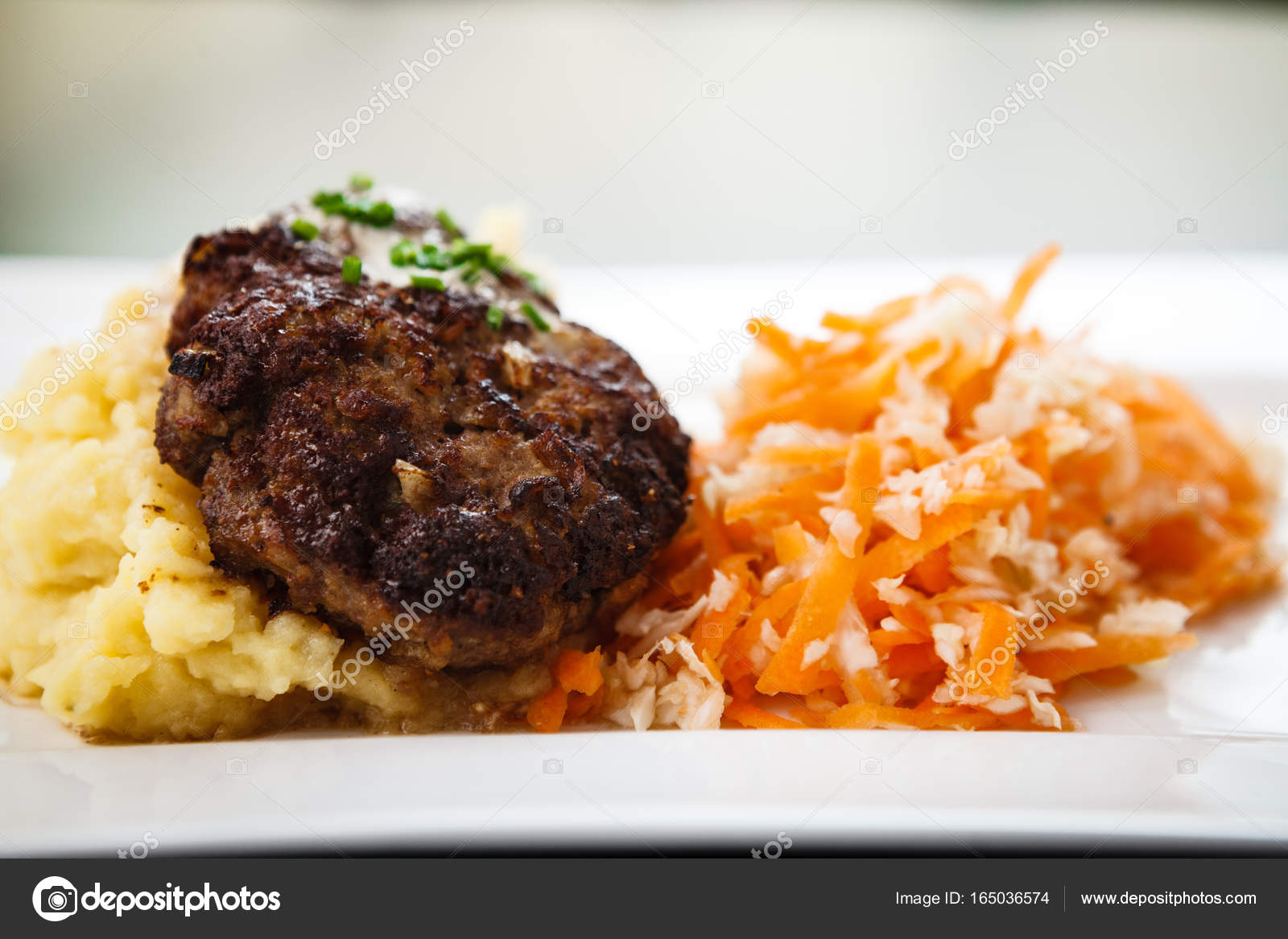 Minced beef cutlet Stock Photo by ©mtoome 165036574