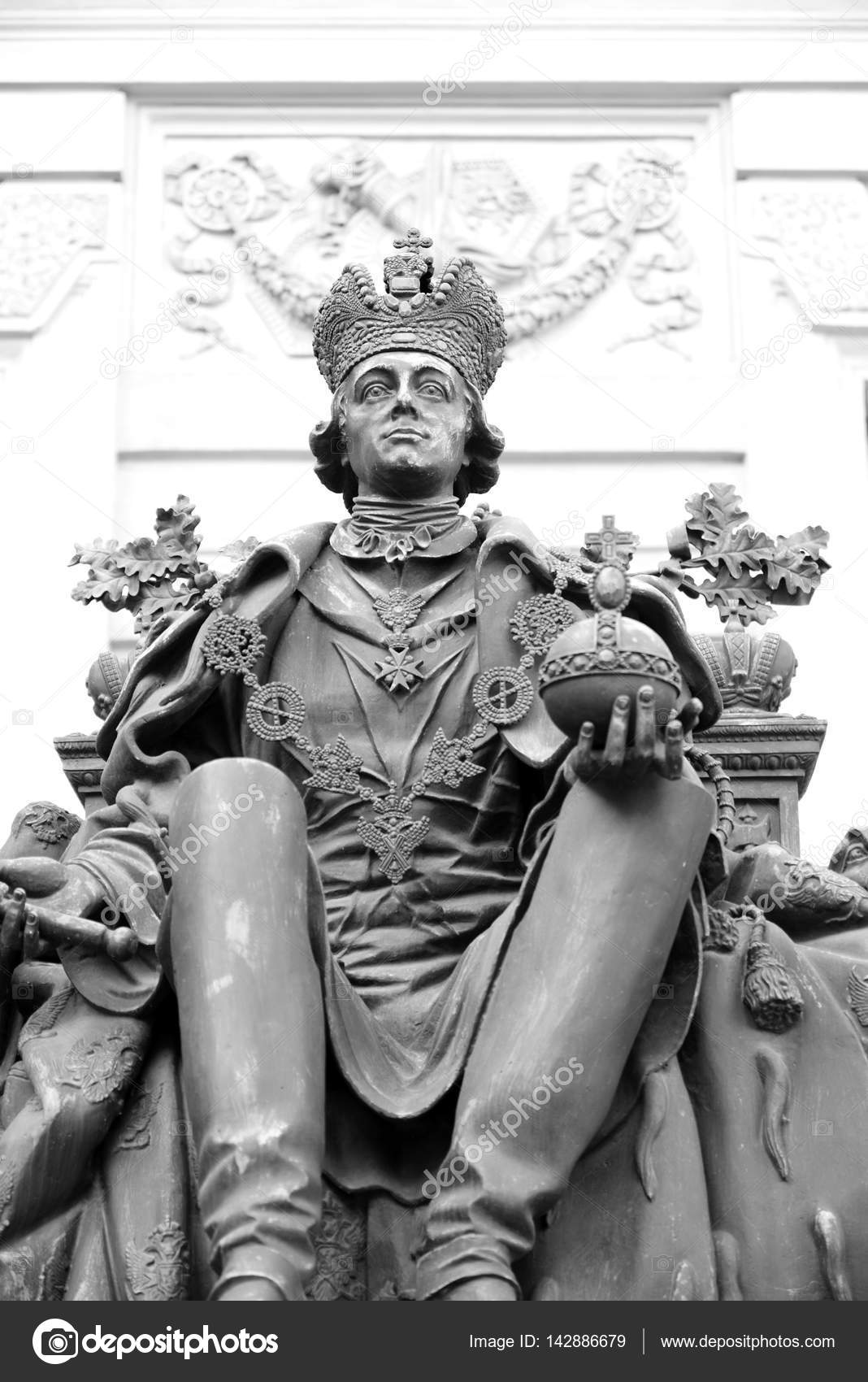 Statue of Emperor Paul I in the courtyard of Mikhailovsky Castle ...