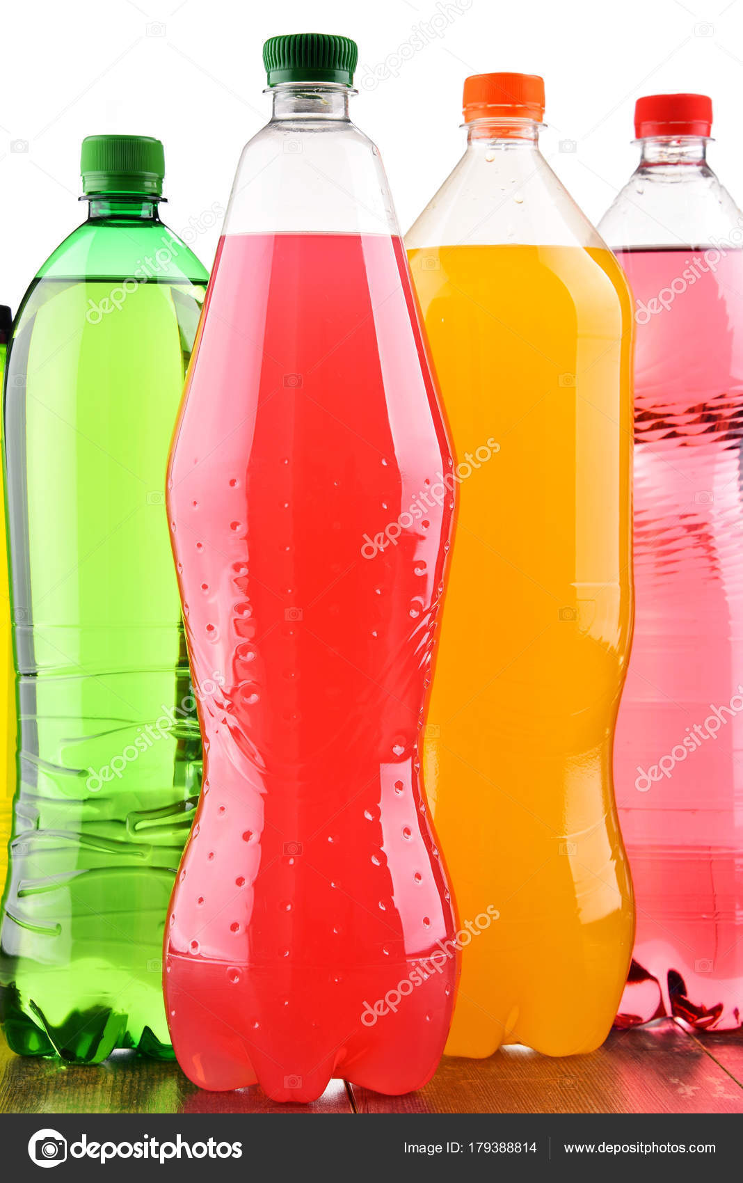 Botellas Plástico Refrescos Carbonatados Surtidos Sobre Fondo Blanco ...