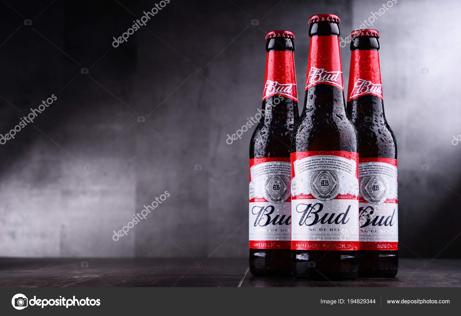 Bottles of Bud beer – Stock Editorial Photo © monticello #194829344