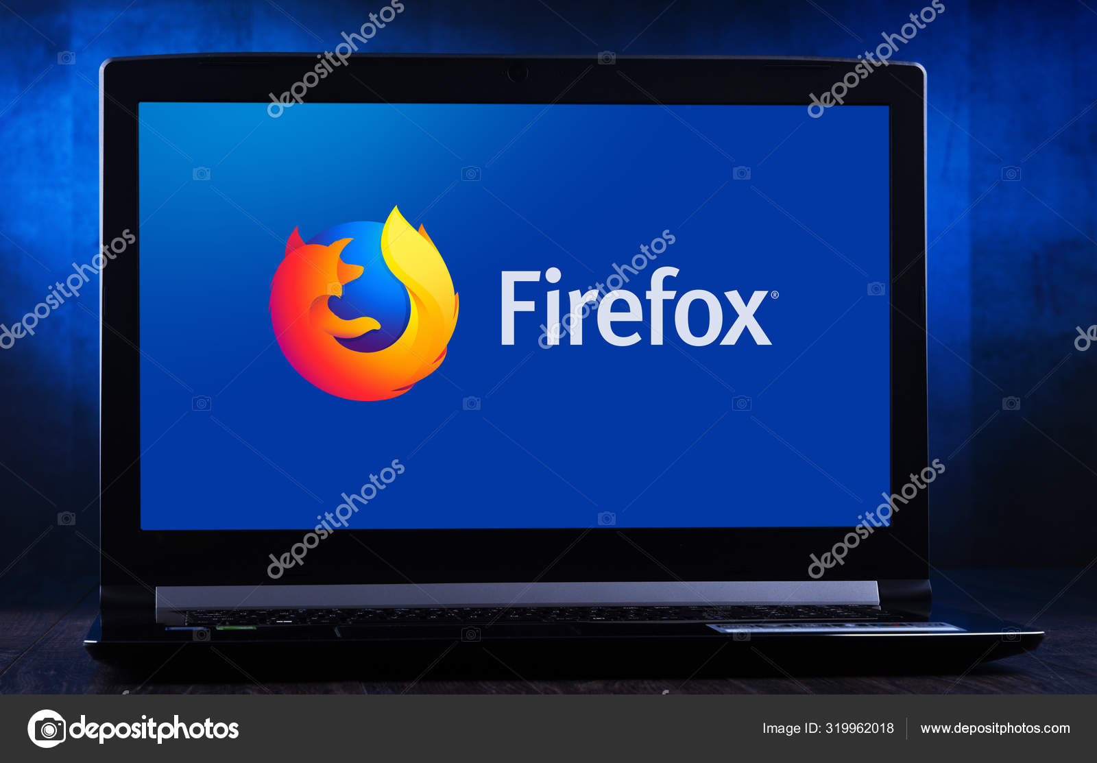 Ordenador portátil que muestra el logo de Firefox — Foto editorial de ...