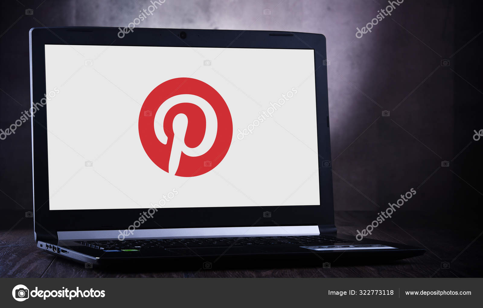 Laptop computer displaying logo of Pinterest — Stock Editorial Photo ...