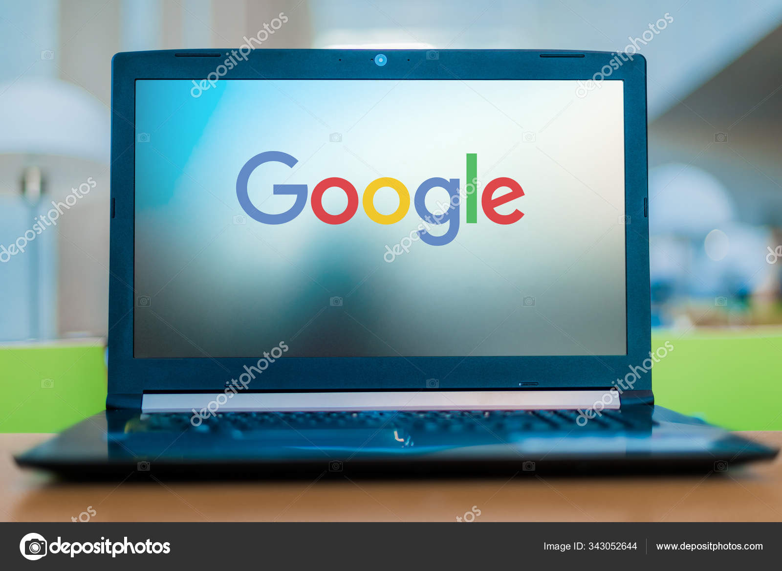 Laptop computer displaying logo of Google — Stock Editorial Photo ...