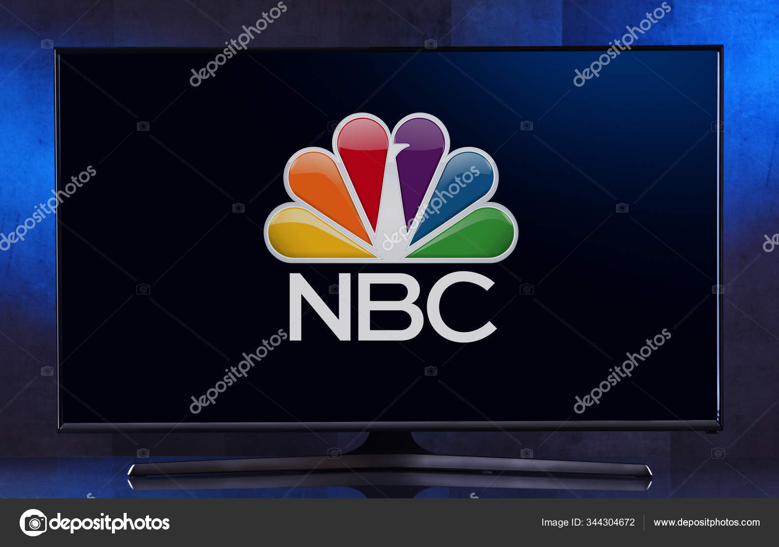 Televisor de pantalla plana que muestra el logotipo de NBC — Foto ...