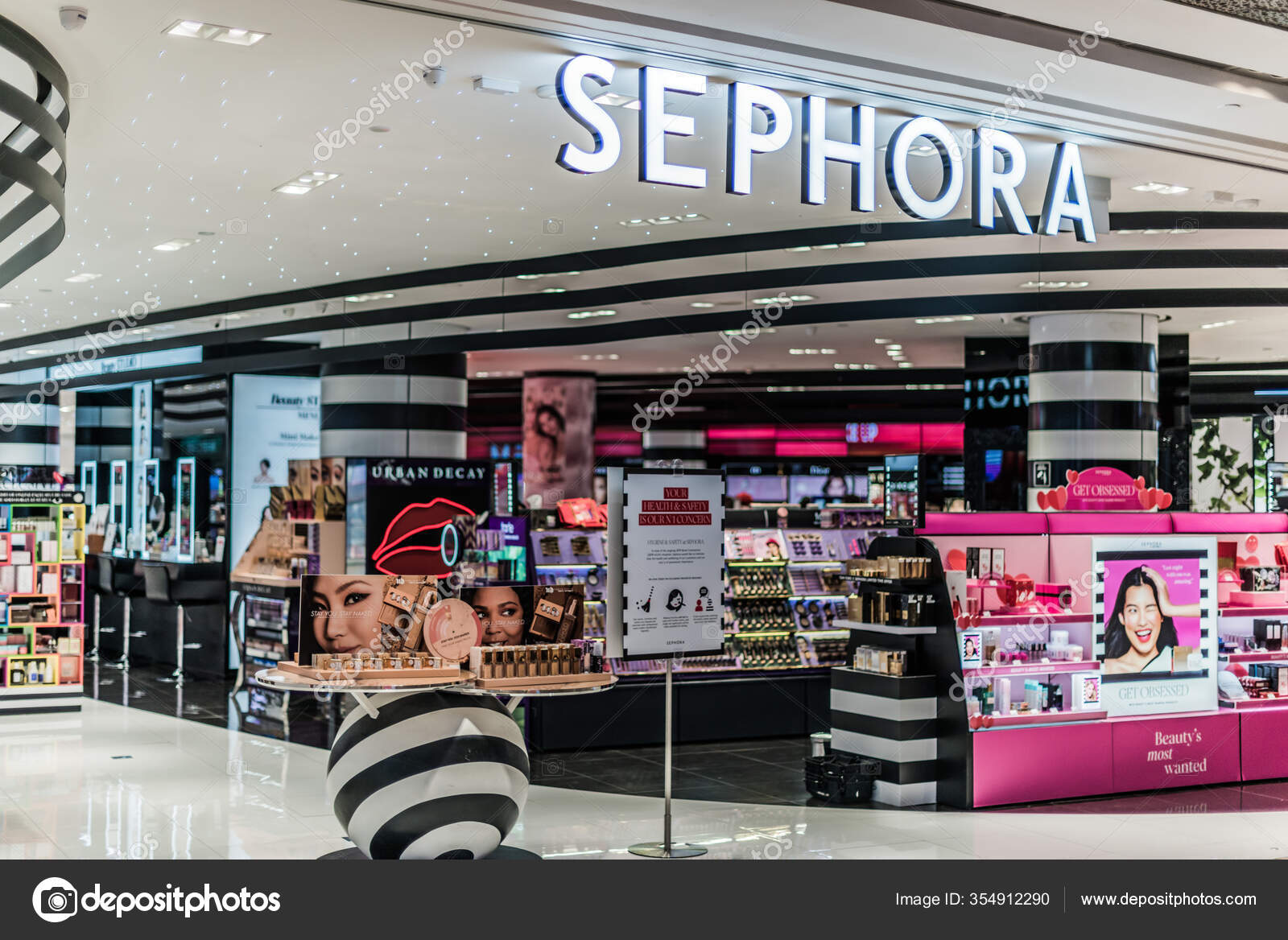 Sephora Store Exterior