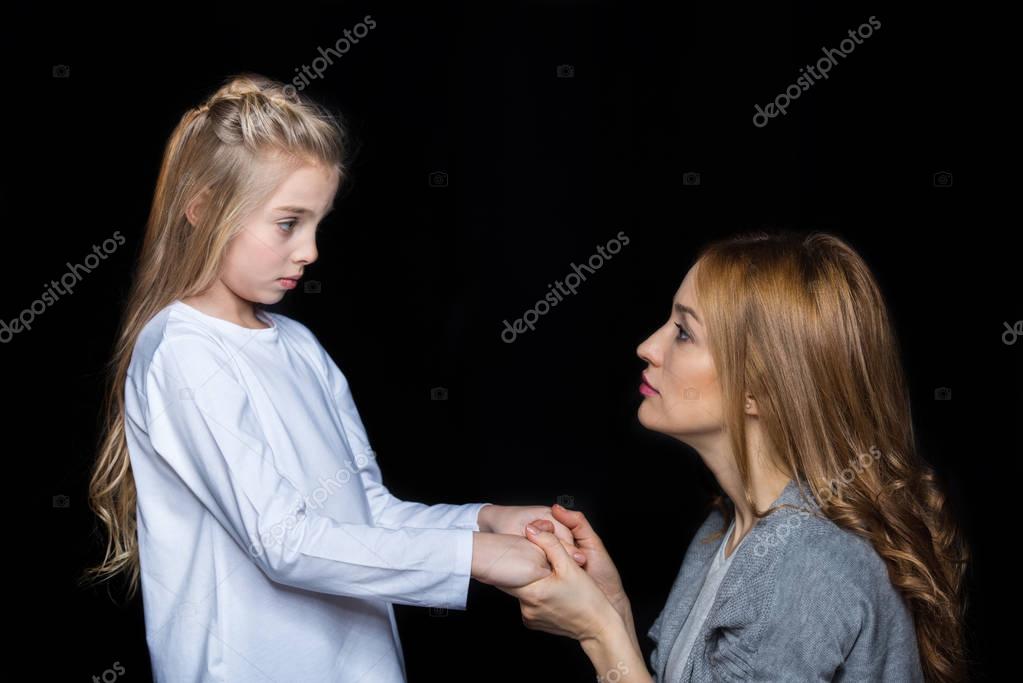 Joven madre y su hija 2025