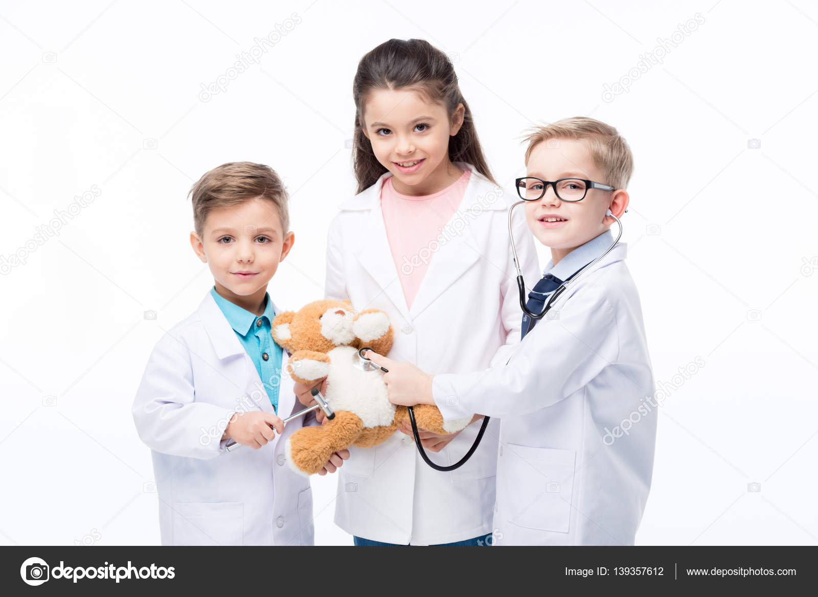 Kids playing doctors — Stock Photo © IgorTishenko #139357612