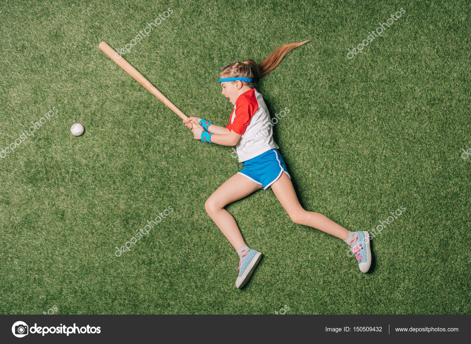 Girl playing baseball — Stock Photo © IgorTishenko #150509432