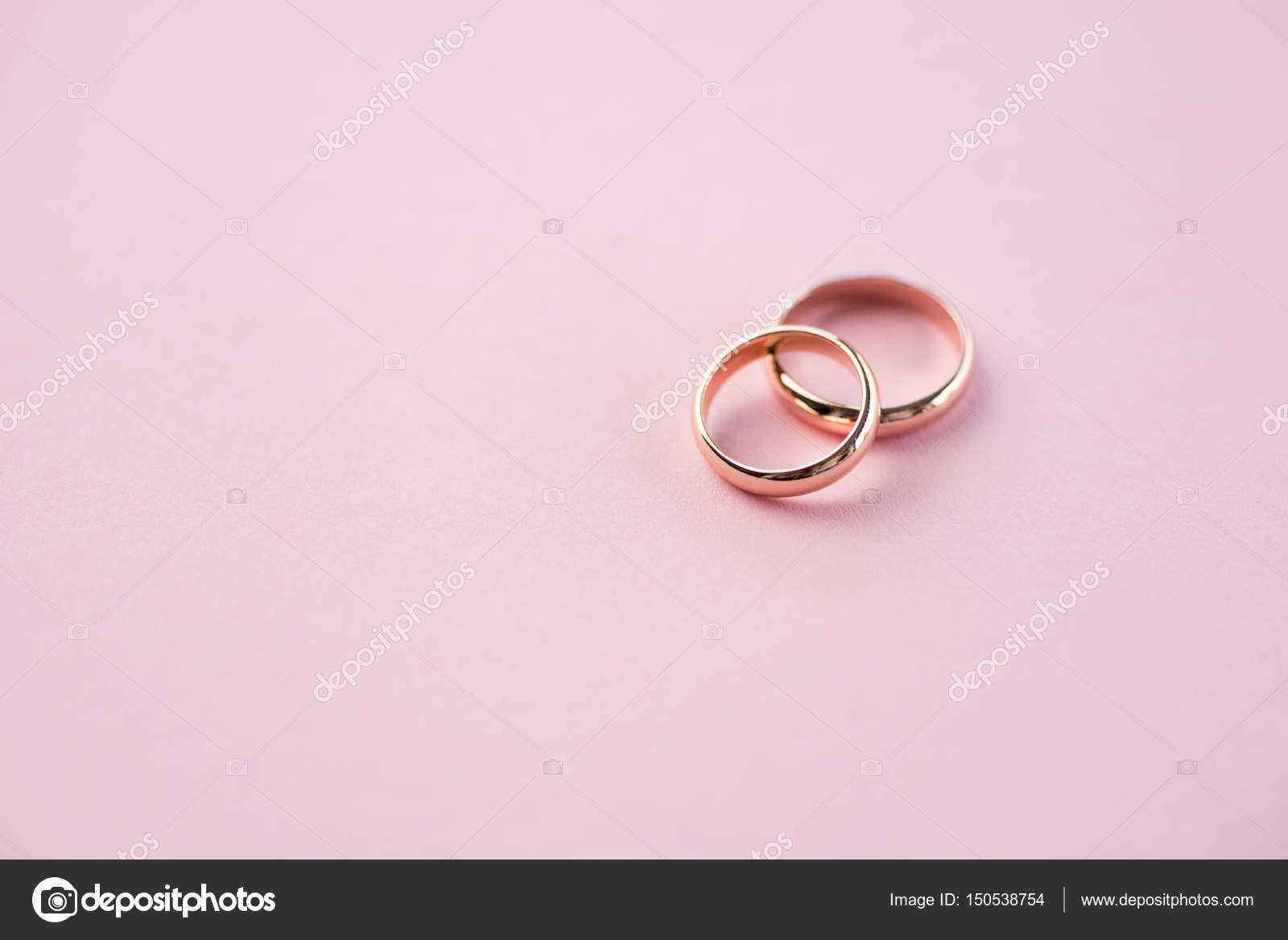 Golden wedding rings Stock Photo by ©IgorTishenko 150538754