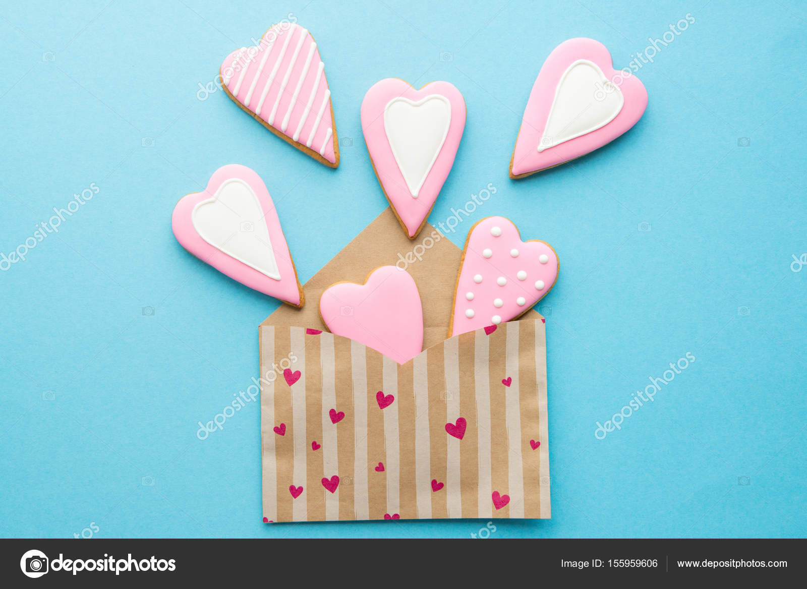 Open envelope with heart shaped cookies — Stock Photo © IgorTishenko ...
