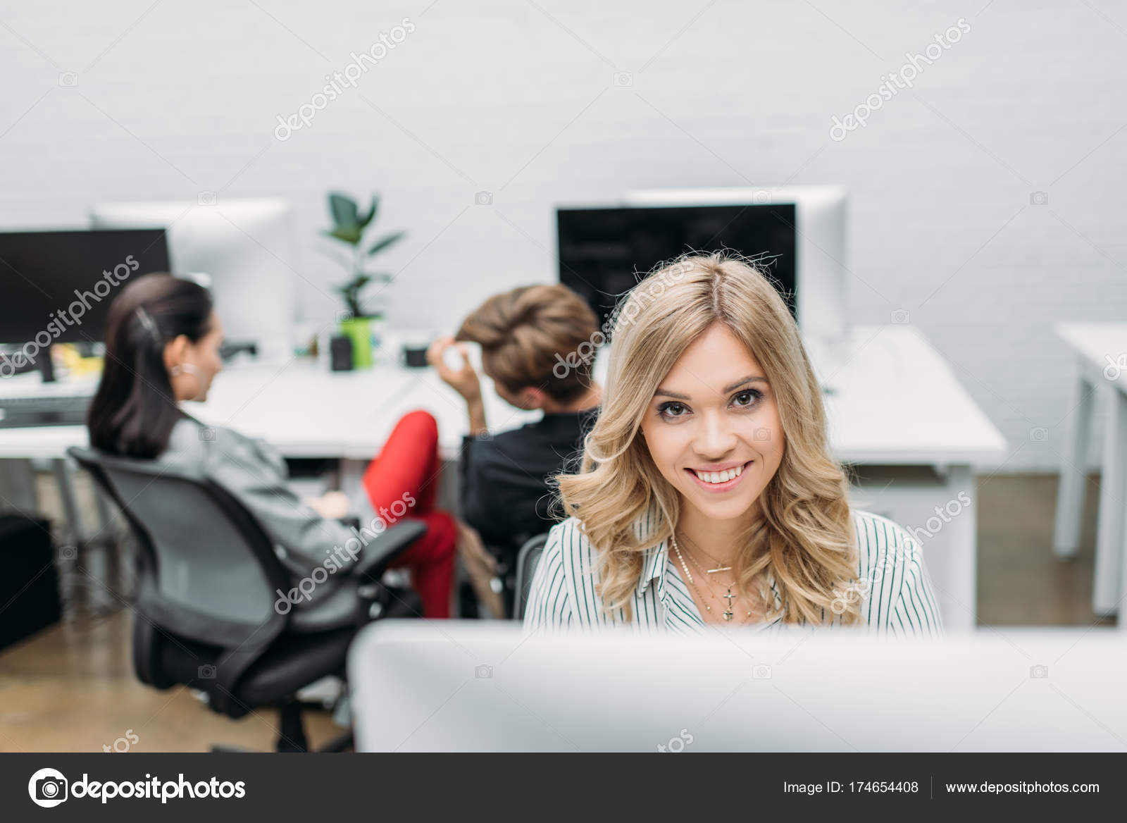 Young Beautiful Woman Working Computer Modern Office — Free Stock Photo ...