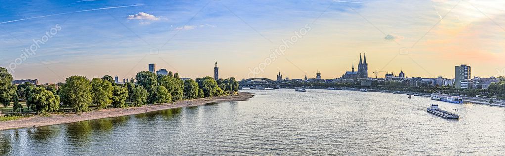 horizonte de Colonia con el río Rin 2024
