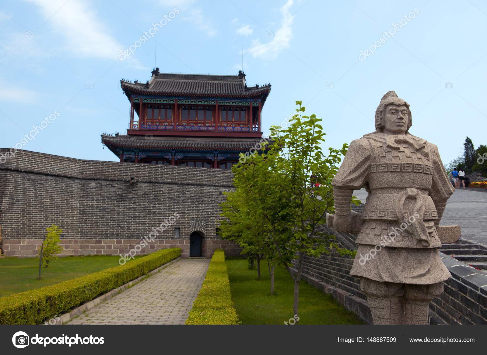 Traditional Chinese building under blue sky — Stock Photo © svedoliver ...