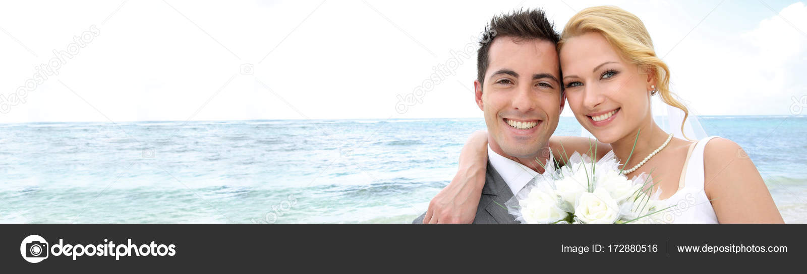 Just married couple at the beach — Stock Photo © Goodluz #172880516
