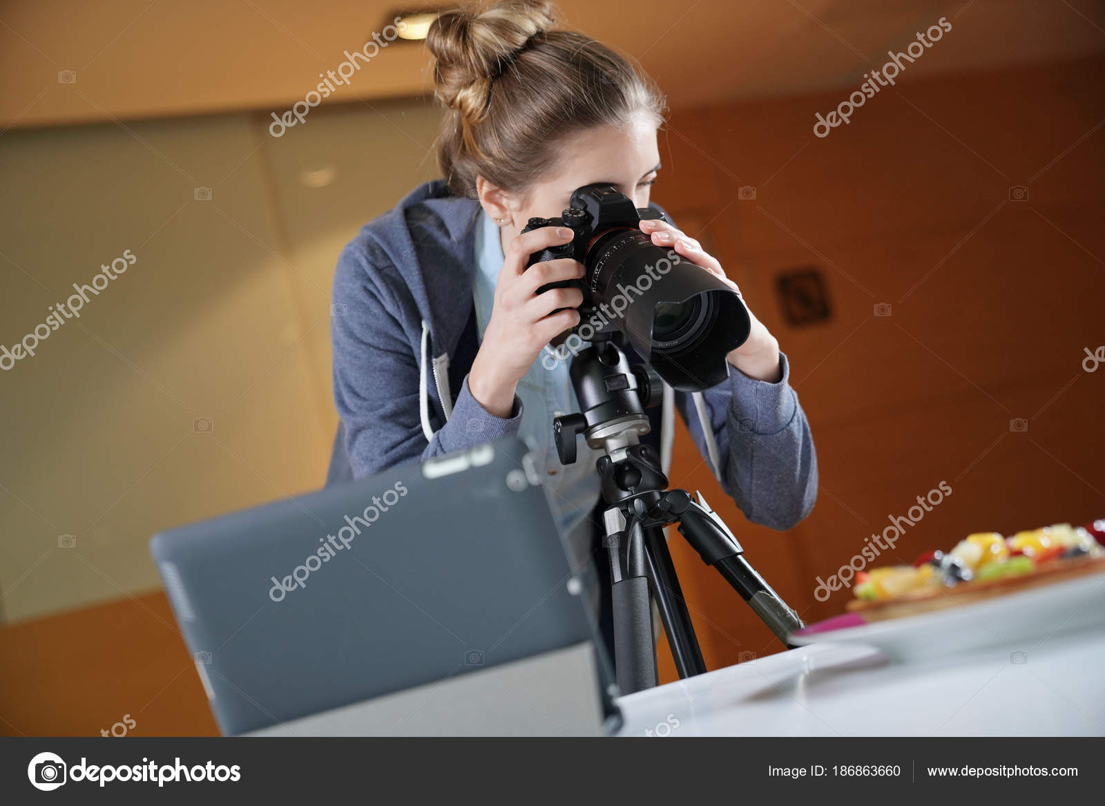 Young Woman Photography Training Class — Stock Photo © Goodluz #186863660