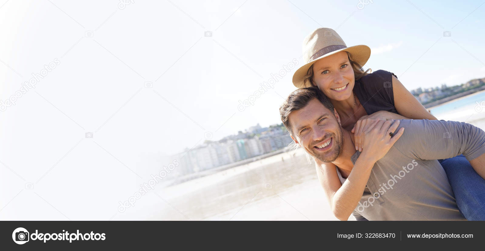 Middle Aged Couple Having Fun Beach — Stock Photo © Goodluz #322683470