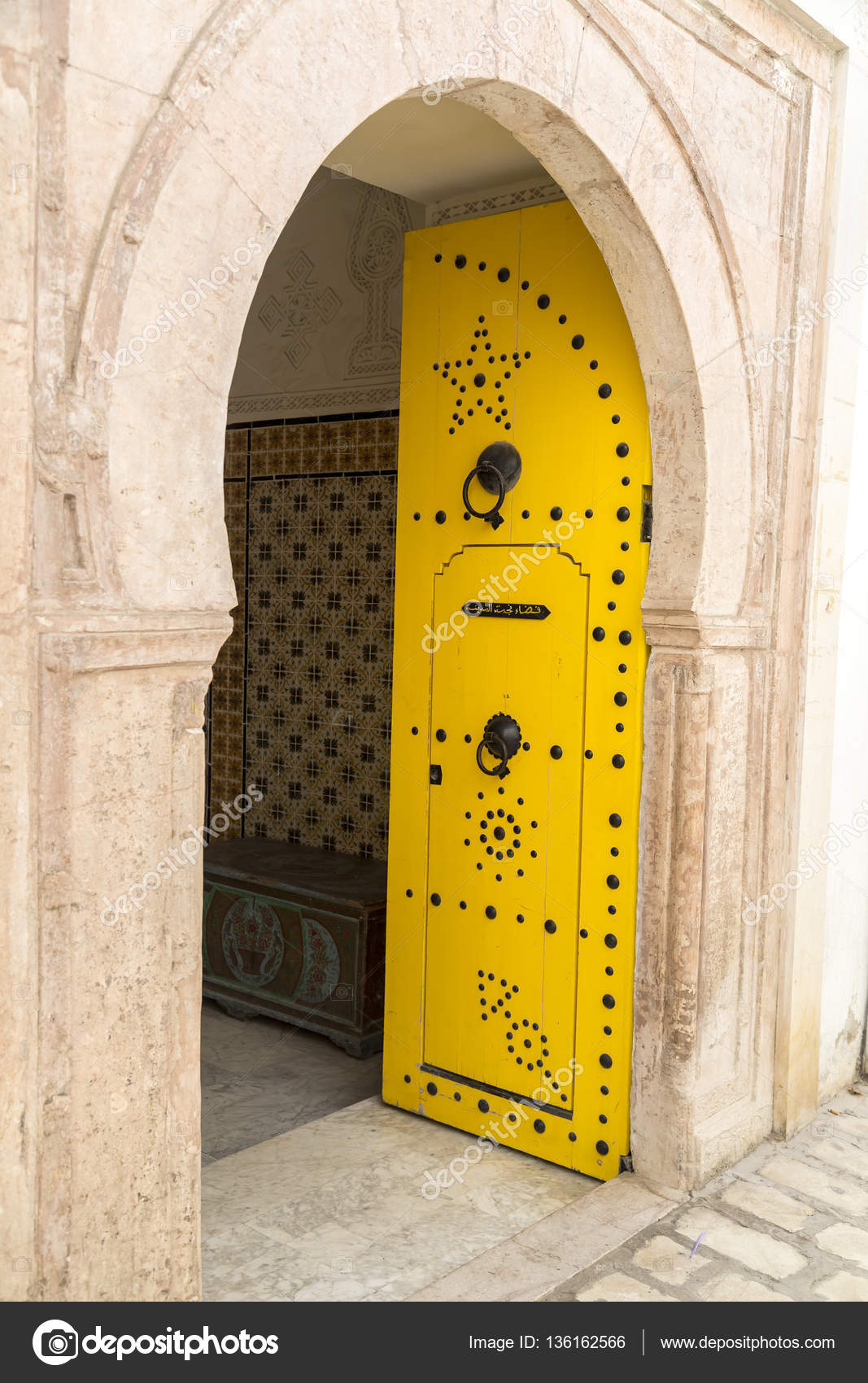 Traditional old Tunisian door — Stock Photo © EnginKorkmaz #136162566