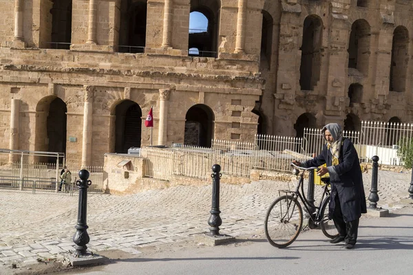 Roman amphitheater of El-Jam, colosseum – Stock Editorial Photo © tom ...
