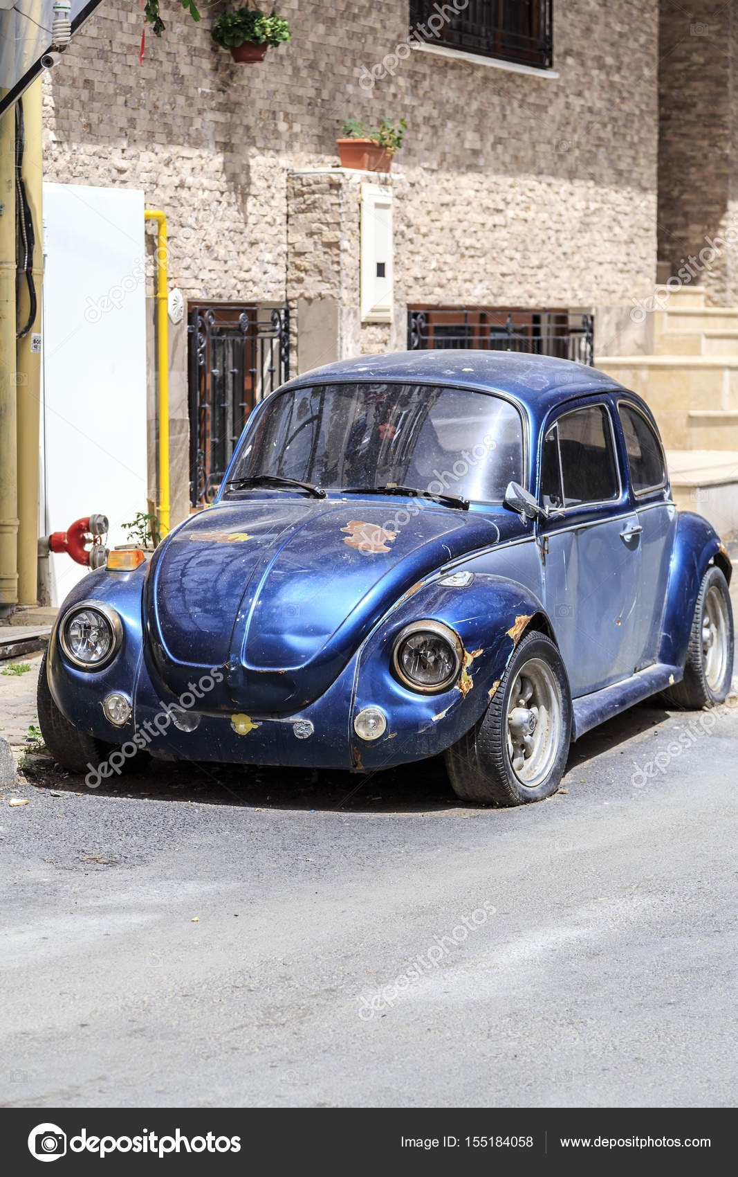 Vintage and obsolete car parked in a street of Istanbul – Stock ...