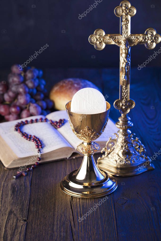 Tema Primera Comunión Santa Cruz Santa Biblia Rosario Cáliz Dorado ...