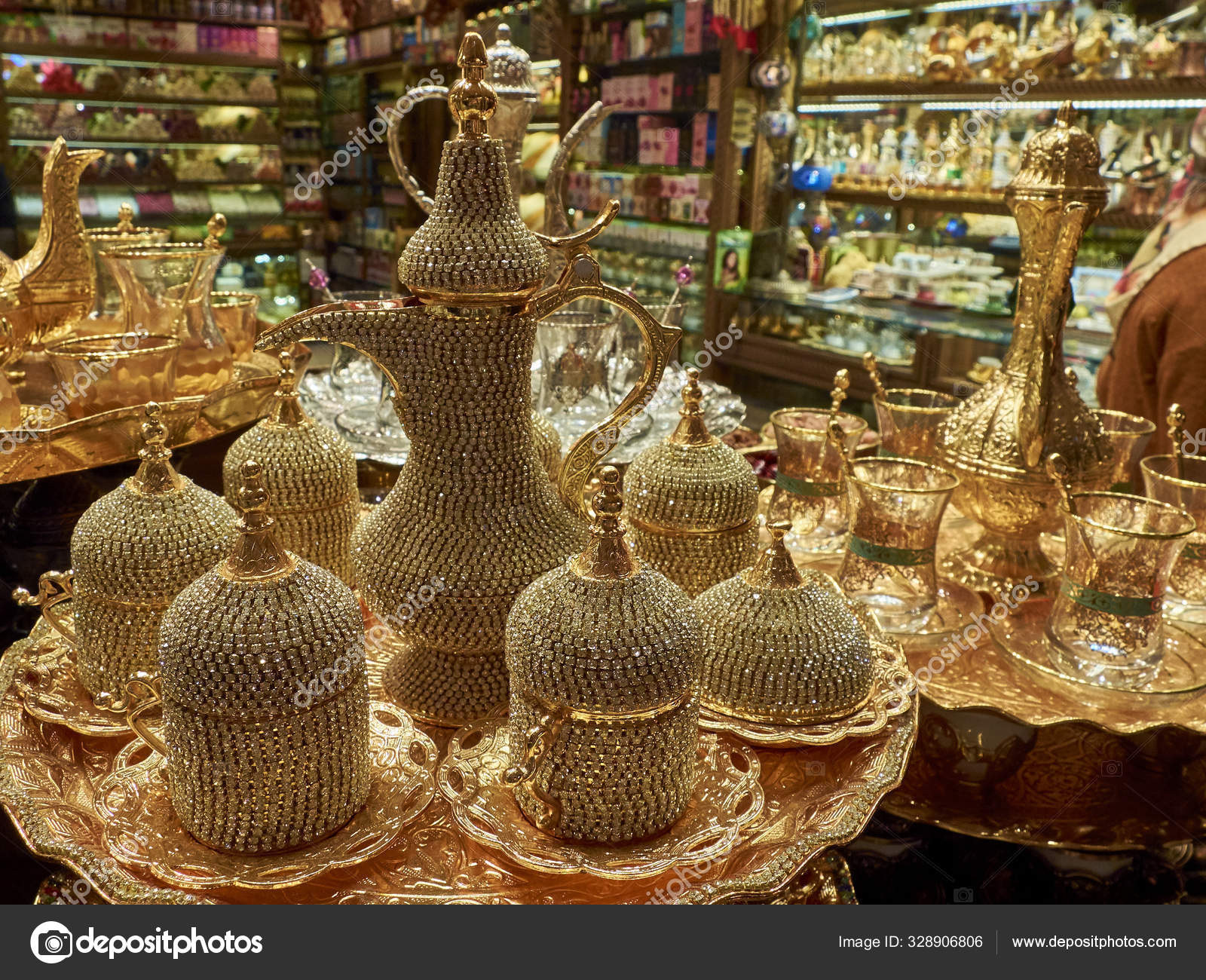 Colorful traditional turkish kitchenware at Spice Bazaar, Istanbul ...