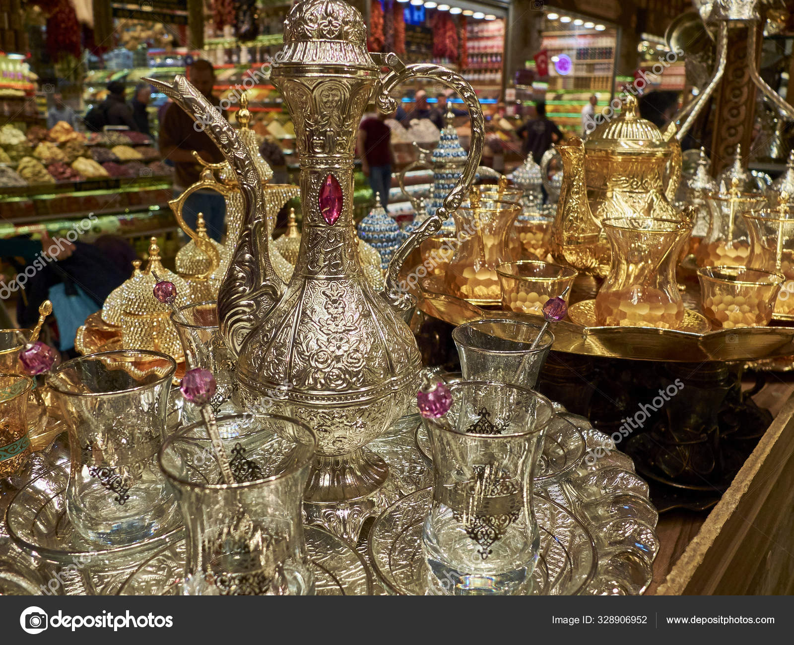 Colorful traditional turkish kitchenware at Spice Bazaar, Istanbul ...