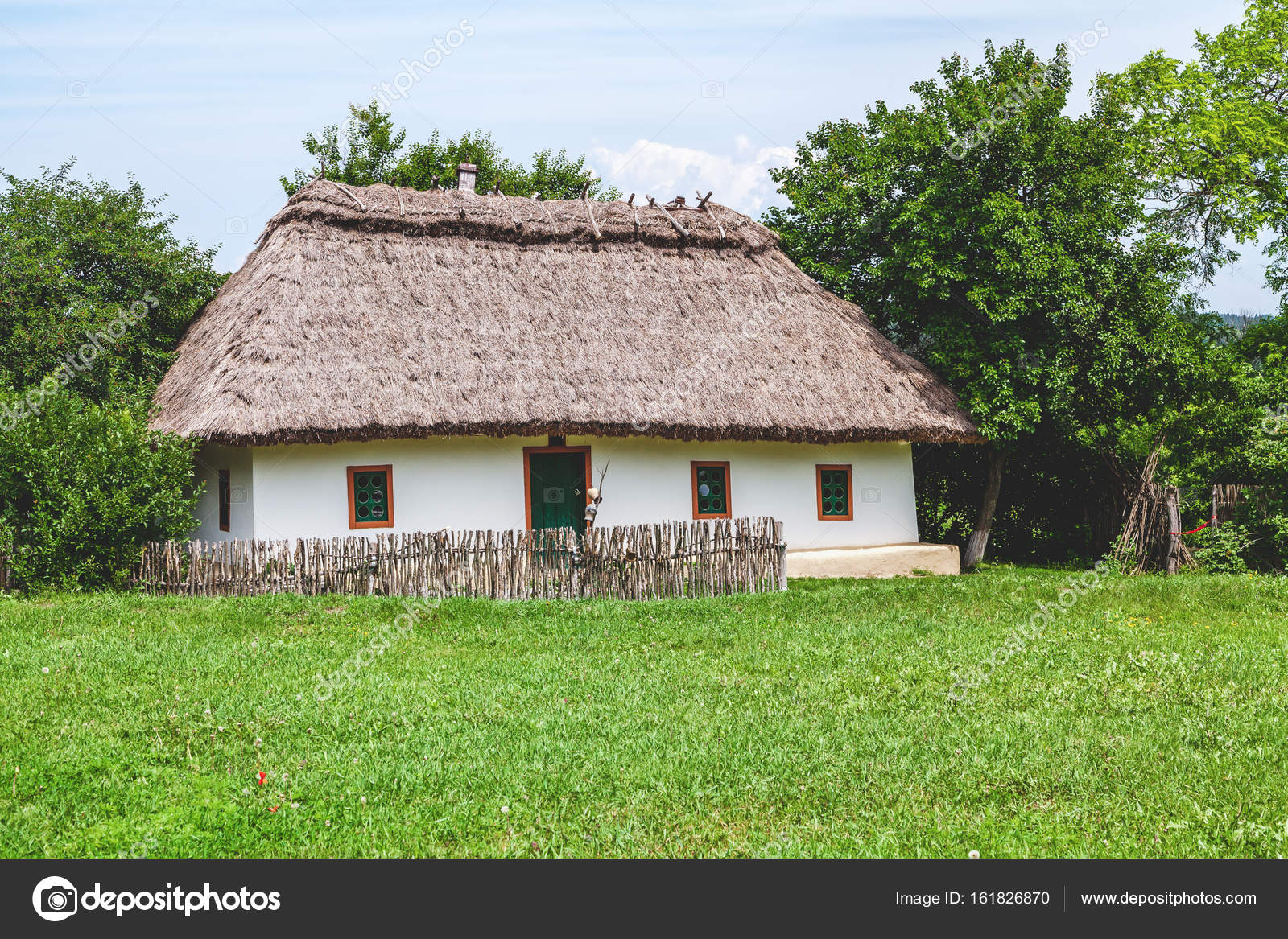 Rustic hut with thatched roof high Stock Photo by ©glebchik 161826870