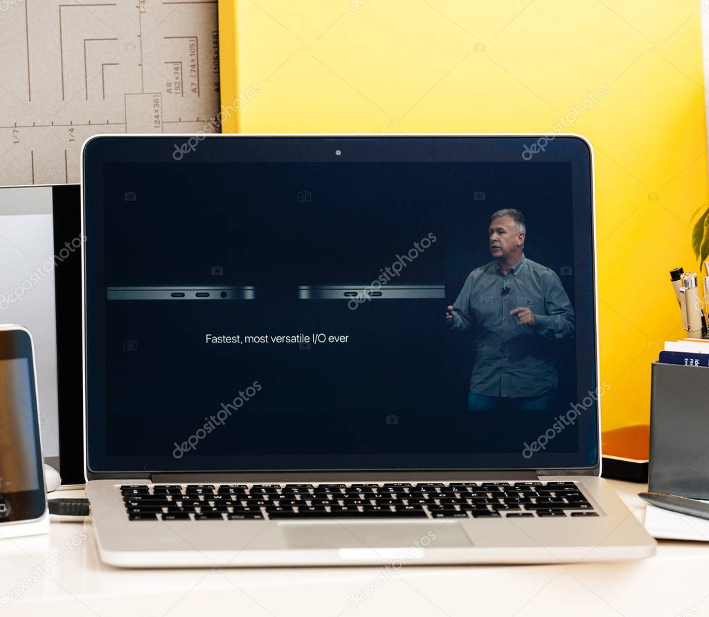 Macbook Pro Touch Bar presentation of laptop advantages – Stock ...