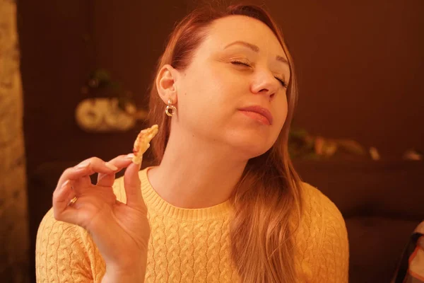 Saboreando fotos de stock, imágenes de Saboreando sin royalties ...