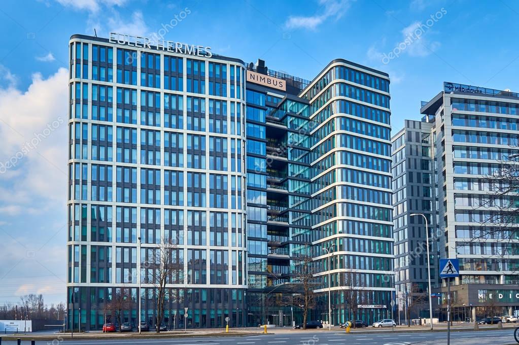 Varsovia, Polonia - 05 de marzo de 2017: Nimbus Office Building es un edificio de oficinas de ...