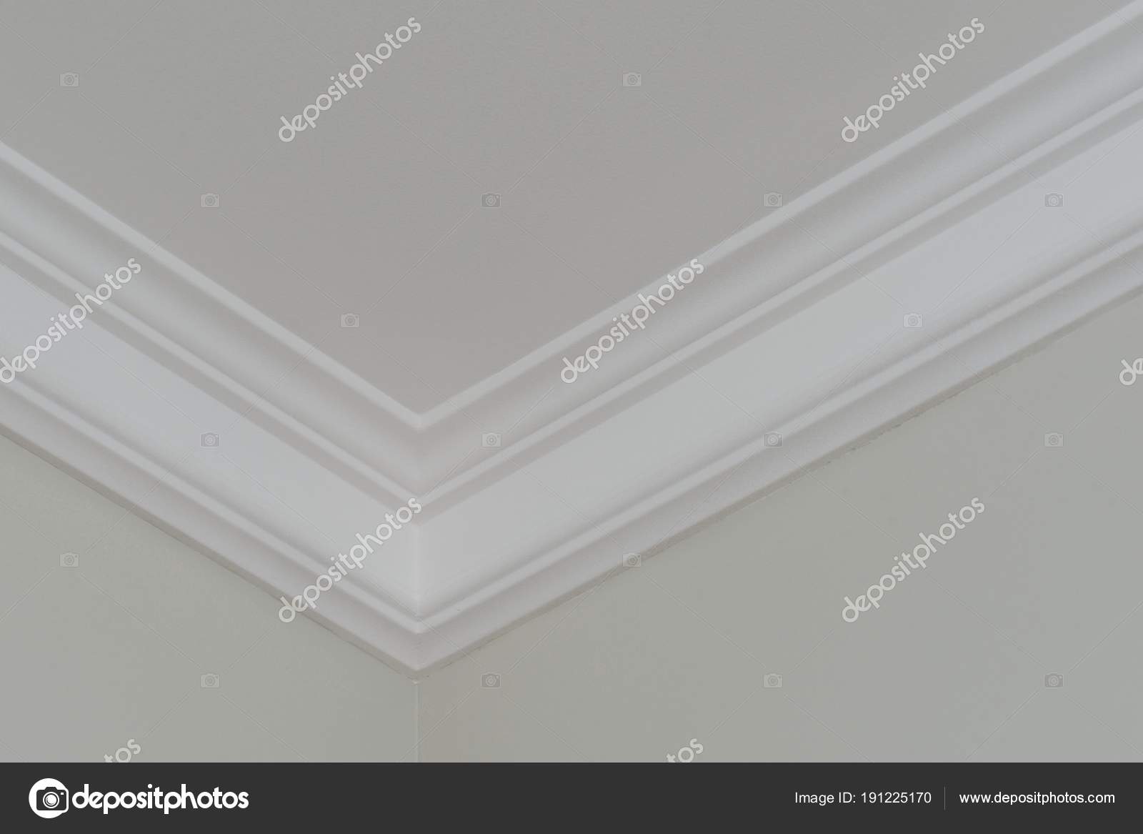 Ceiling moldings in the interior, a detail of corner — Stock Photo ...