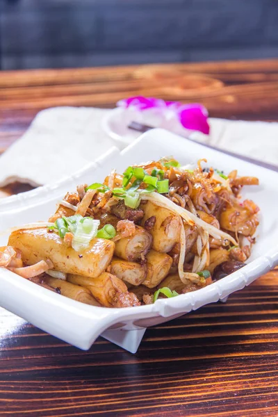 Poutine au poulet images libres de droit, photos de Poutine au poulet ...