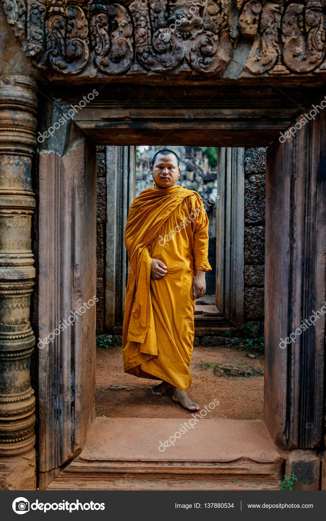 Monk standing at buddhist temple – Stock Editorial Photo © costasd68 ...