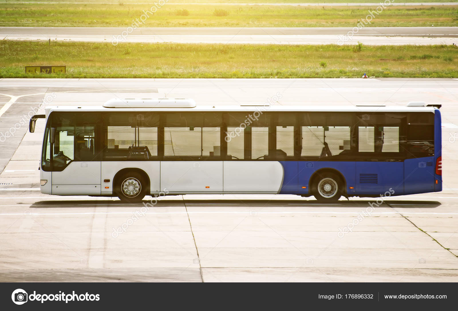 Airport shuttle bus standing on the airfield. — Stock Photo ...