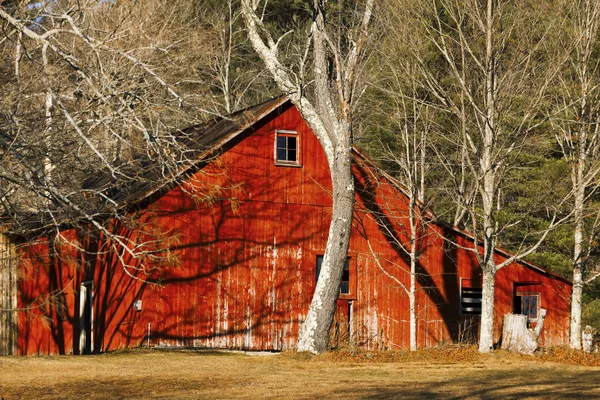 Old red barn Stock Photos, Royalty Free Old red barn Images | Depositphotos