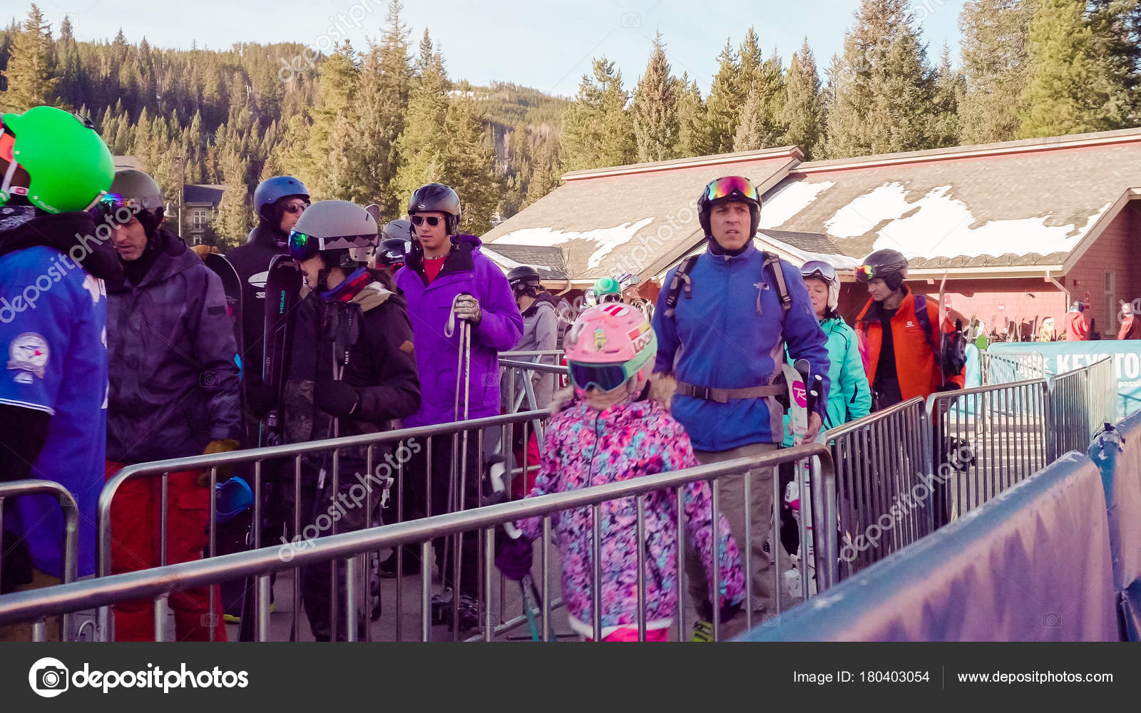 Ski gondola line – Stock Editorial Photo © urban_light #180403054