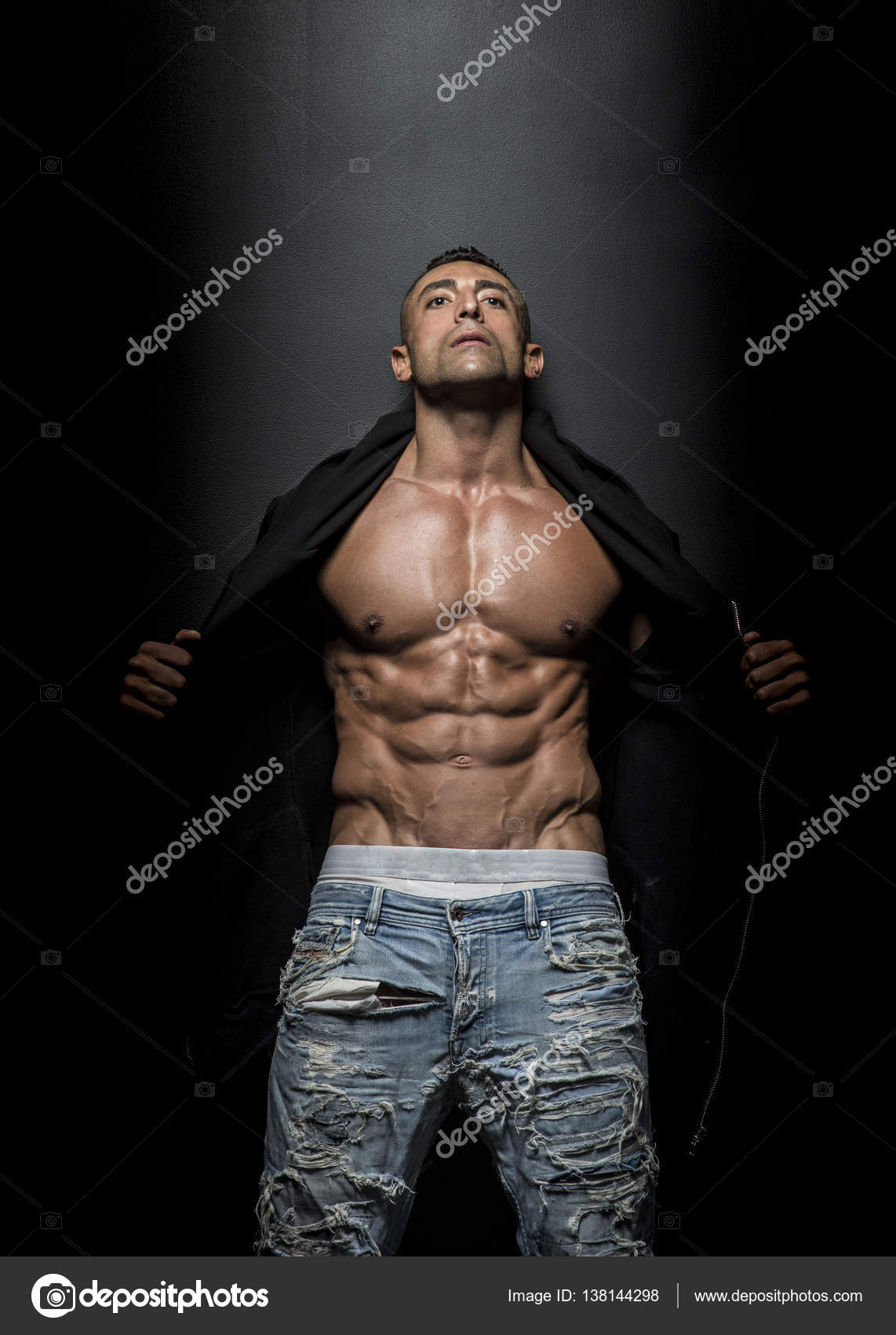 Bodybuilder showing abs with oil Stock Photo by ©paiken 138144298